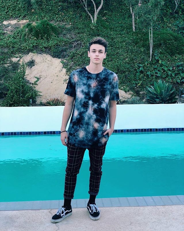 Jonah Marais family in detail: parents, sisters, brother - Familycelebs