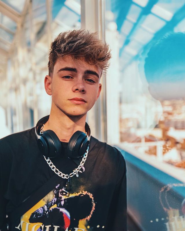 Corbyn Besson family: mother, father, brother and sister - Familycelebs