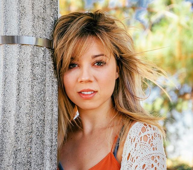 Jennette McCurdy family in detail: mother, father and brothers ...