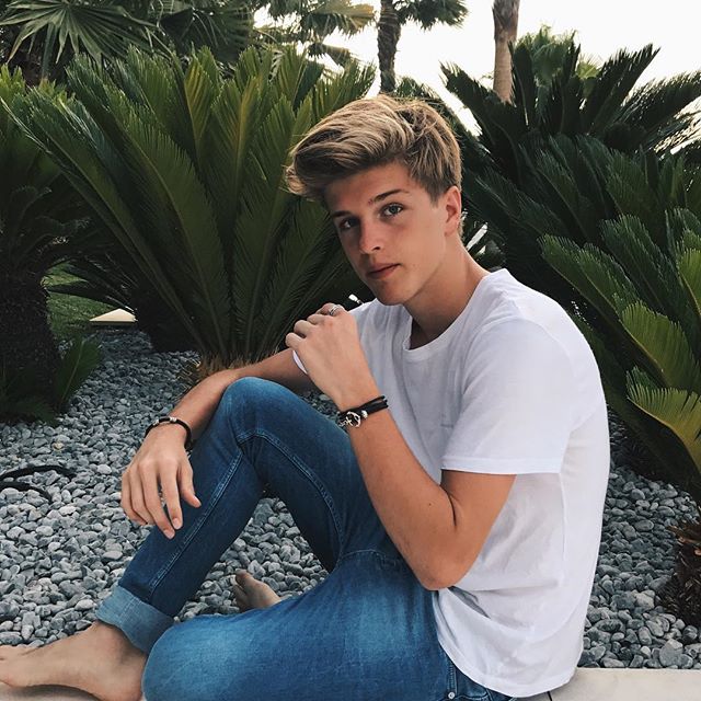 Alex Lange family: mother, father, siblings, ex-girlfriend - Familycelebs