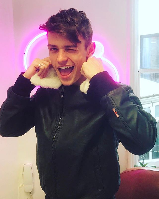 Thomas Doherty family in detail: parents, siblings, girlfriend ...