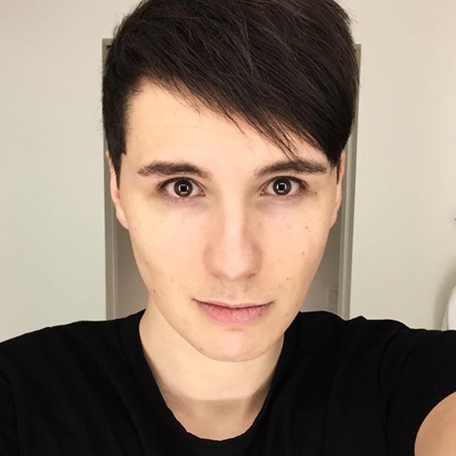Dan Howell family in detail: mother, father, younger brother - Familycelebs