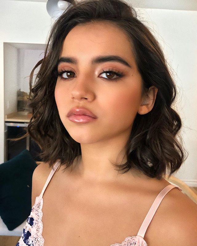 Isabela Moner family in detail: mother, father, brothers - Familycelebs