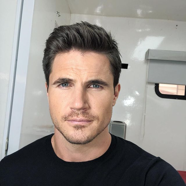 Robbie Amell family in detail: wife, son, parents, sister - Familycelebs
