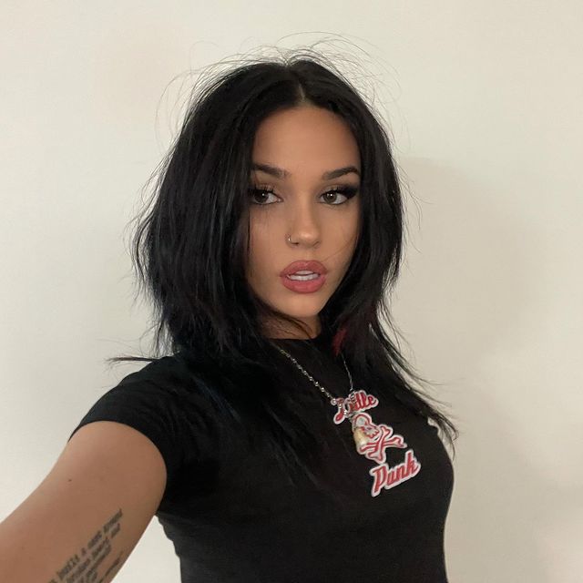 Maggie Lindemann family in detail: mother, father, brother, boyfriend ...